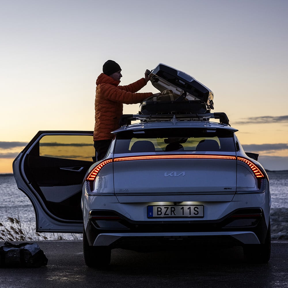 Kia EV6, Årets bil 2022, med ultrasnabb laddning | Kia Sverige