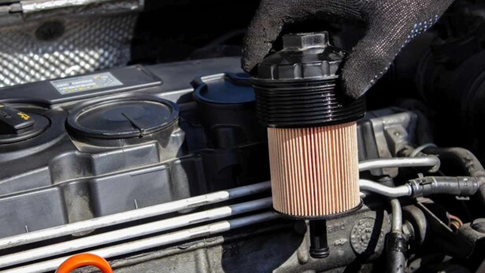 ¿Por qué cambiar el filtro de combustible en un taller? | KIA